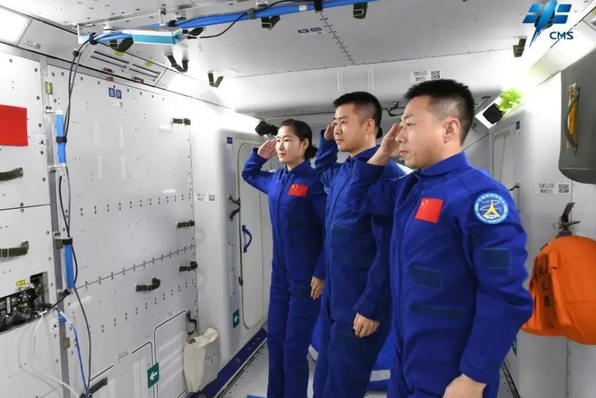 官方发布！三位航天员拍得好好看