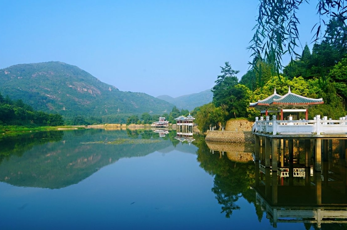 莆田：“粉衣大伯”勇救落水女子