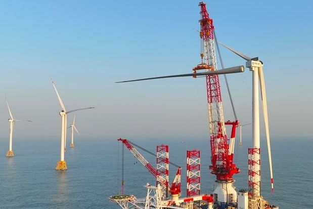 全球首台20兆瓦 海上风电机组吊装